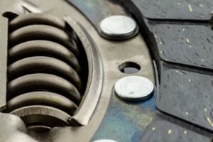 7 Key Signs That Your Clutch Needs Replacing - IT Shifting
